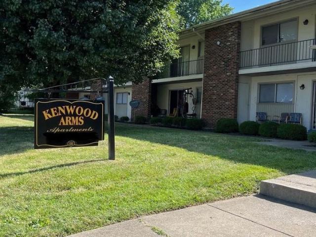Kenwood Arms 2 Bedroom Apartment for Rent at 104 Kenwood Ct, Louisville, KY 40214 Southside