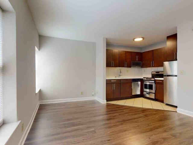 Kenwood Studio Apartment for Rent at 615 E Armour Blvd, Kansas City, MO 64109 Central Hyde Park