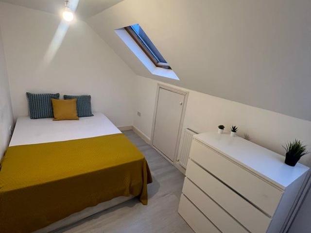 Kenwyn Drive, London NW2, Room to rent, £700 pcm | PrimeLocation