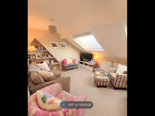 Kenwyn Road, London SW4, 2 bed flat to rent, £2,750 pcm | PrimeLocation