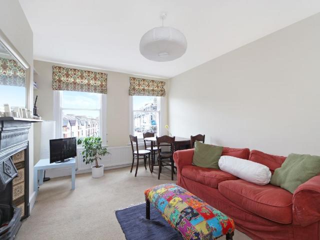 Kenwyn Road, London SW4, 3 bed flat to rent, £2,650 pcm | PrimeLocation