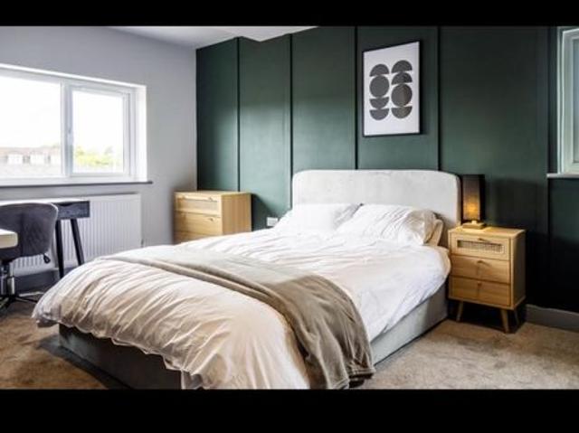 Kenyon Close Room 6