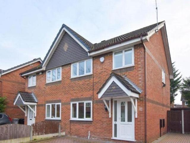 Kenyon Avenue, Sale, M33 3 bed semi detached house to rent £1,669 pcm £385 pw