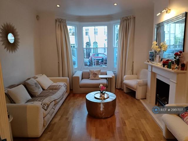 Kenyon Street, London, SW6 4 bed terraced house to rent £5,600 pcm £1,292 pw