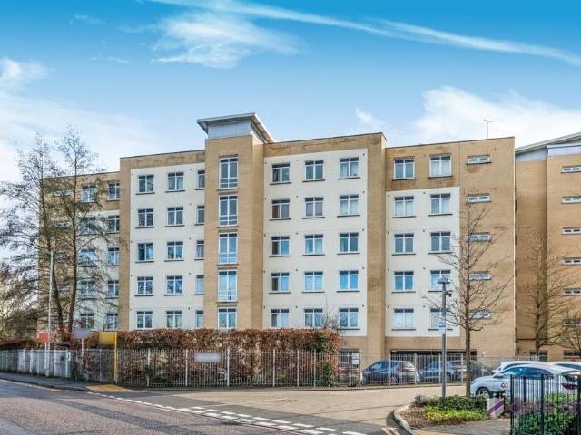 Kenavon Drive, Berkshire RG1 2 bed apartment to rent £1,650 pcm £381 pw