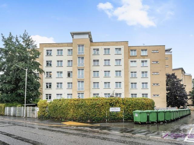 Kenavon Drive, Berkshire RG1 2 bed apartment to rent £1,650 pcm £381 pw