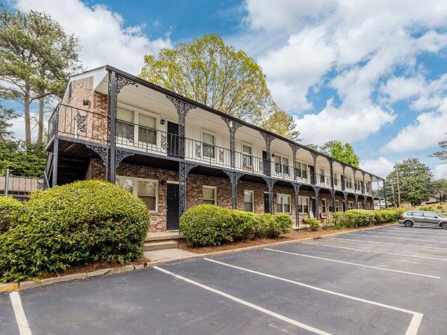 KENCO Briarcliff | Small 1 Bedroom Apartment for Rent at 2194 Briarcliff Rd Ne, Atlanta, GA 30329 Lindridge Martin Manor