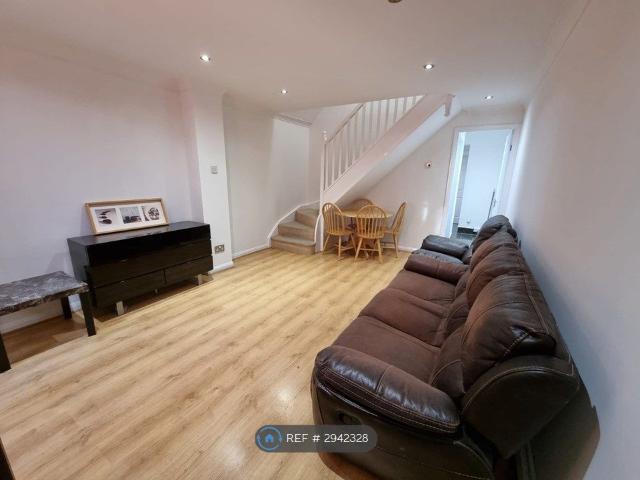 Kendal Close, Feltham TW14, 2 bed terraced house to rent, £2,100 pcm | PrimeLocation