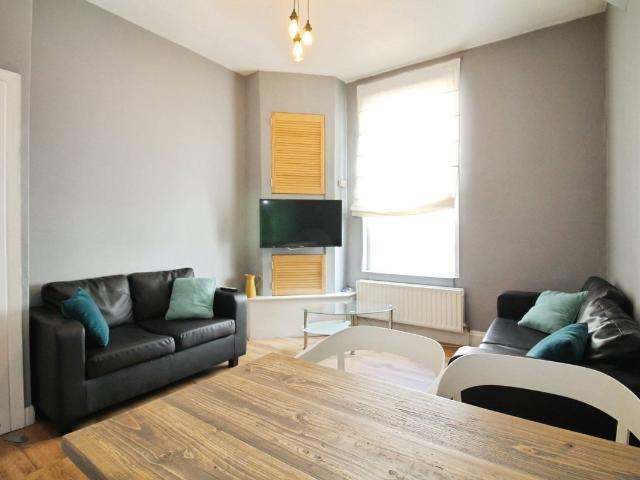 Kendal Lane, City Centre, Leeds, West Yorkshire LS3, 4 bed flat to rent, £2,167 pcm | PrimeLocation