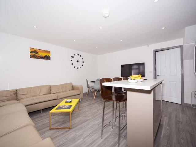 Kendal Lane, Leeds LS3, 4 bed shared accommodation to rent, £702 pppm | PrimeLocation