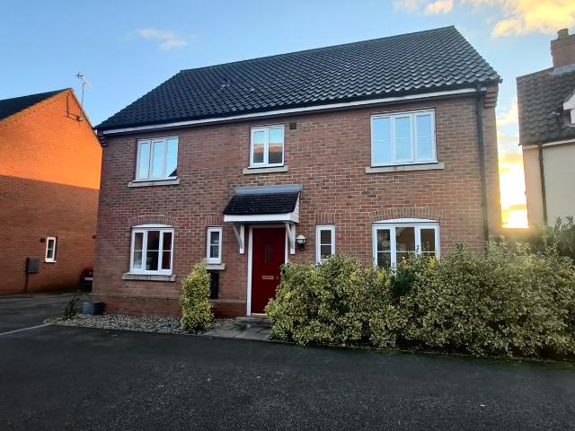 Kendall Close, Bury St. Edmunds IP32, 4 bed property to rent, £2,000 pcm | PrimeLocation