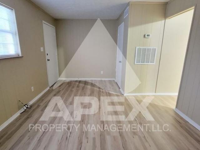 Kendle Wood Apartments 1 Bedroom Apartment for Rent at 1221 W Parkway Ave, Knoxville, TN 37912
