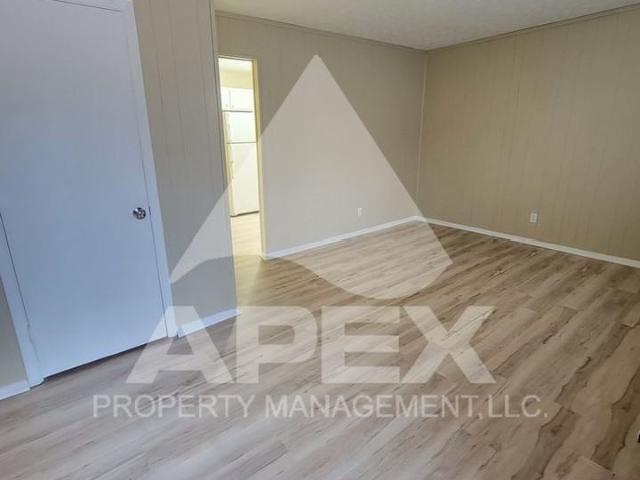 Kendle Wood Apartments 1 Bedroom Apartment for Rent at 1221 W Parkway Ave, Knoxville, TN 37912