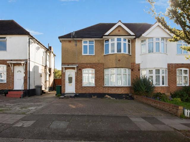 Kenerne Drive, Barnet EN5, 2 bed maisonette to rent, £1,800 pcm | PrimeLocation