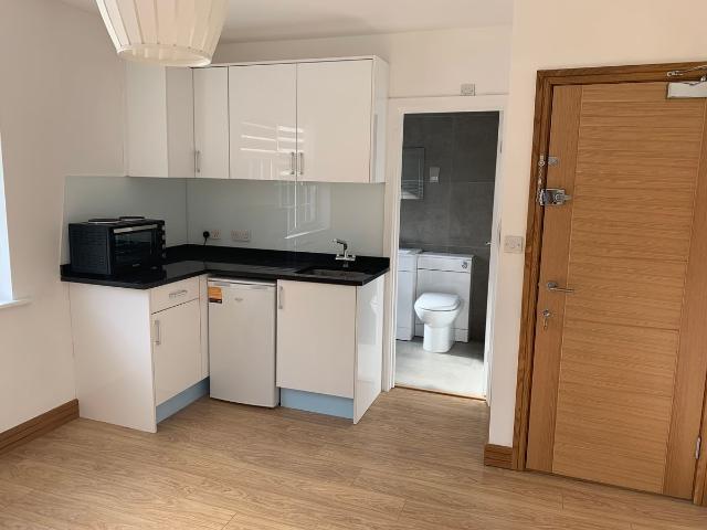 Kenerne Drive, Barnet EN5, Studio to rent, £1,250 pcm | PrimeLocation