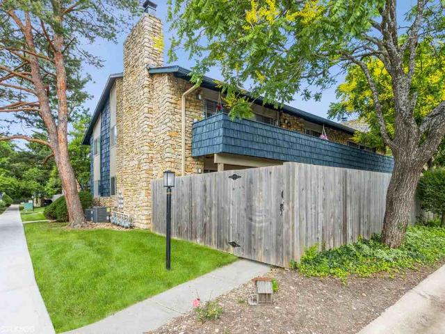 Kenilworth Apartments 3 Bedroom Apartment for Rent at 4120 W 94th Ter, Prairie Village, KS 66207