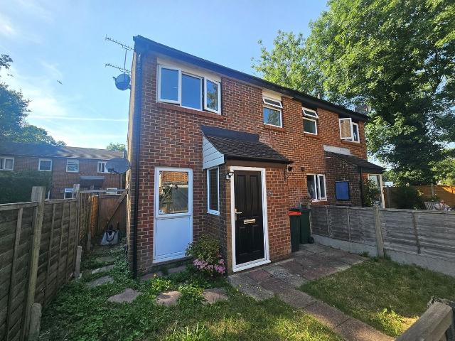 Kenilworth Close, Crawley, West Sussex. RH11, 1 bed end terrace house to rent, £1,200 pcm | PrimeLocation