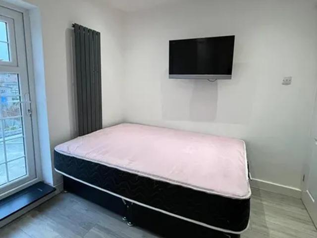 Kenilworth Drive, Borehamwood, WD6 2LS, United Kingdom | Room for rent #140225431 | Rentberry