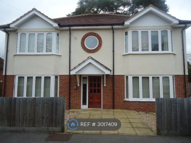 Kenilworth House, Fleet GU51, 2 bed flat to rent, £1,250 pcm | PrimeLocation