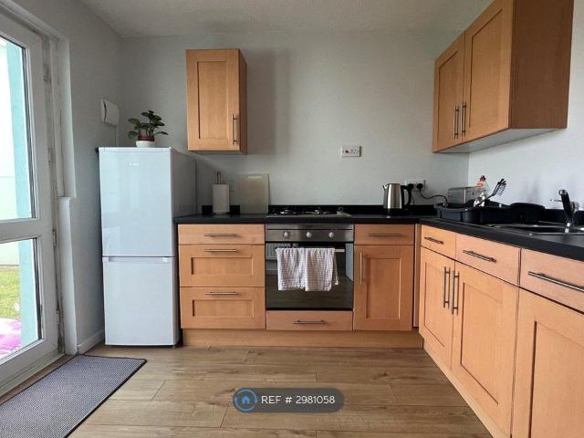 Kenilworth Place, Swansea SA3, 2 bed flat to rent, £900 pcm | PrimeLocation