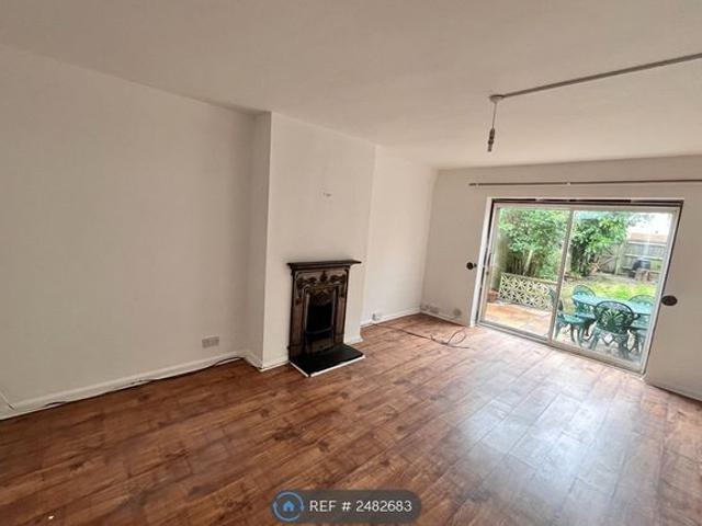 Kenilworth Road, Fleet GU51, 2 bedroom maisonette to rent 70207784 | PrimeLocation