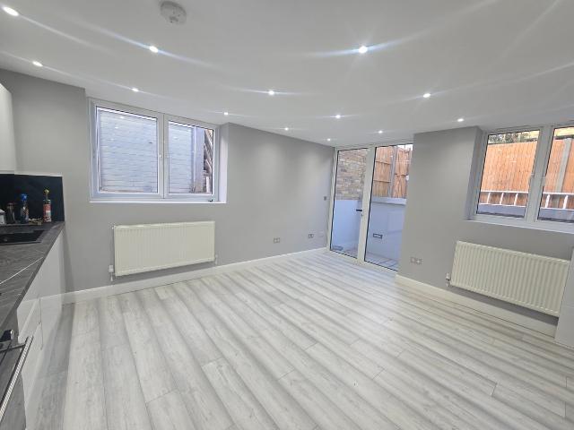 Kenilworth Road, London W5, 2 bed cottage to rent, £2,495 pcm | PrimeLocation