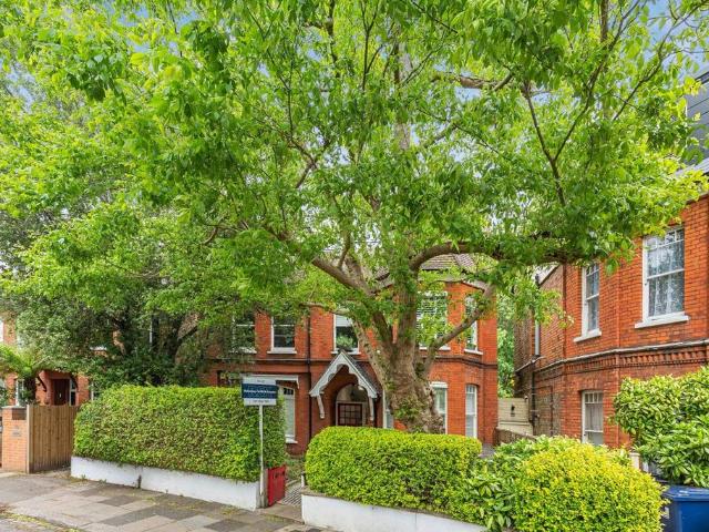 Kenilworth Road, London W5 2 bed flat to rent £1,876 pcm £433 pw
