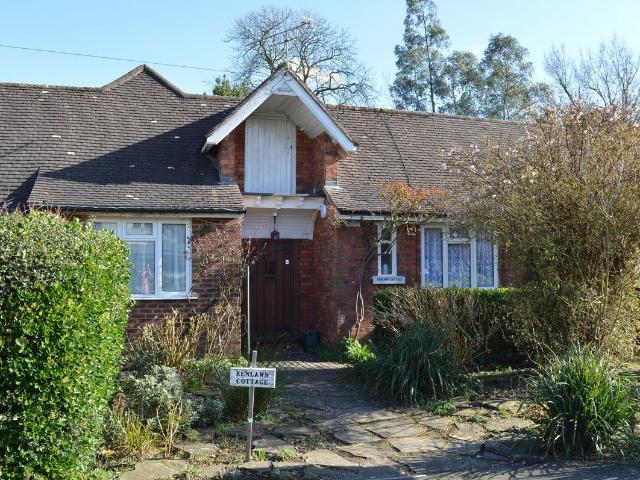 Kenlawn Cottage, Round Oak Road, Weybridge KT13, 2 bed flat to rent, £1,595 pcm | PrimeLocation