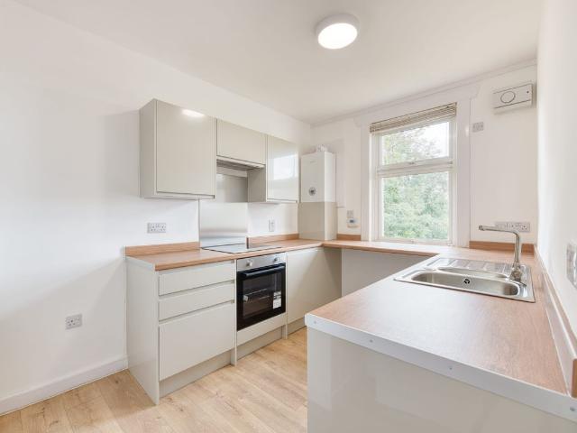 Kenmore Terrace, Dundee DD3, 2 bed flat to rent, £795 pcm | PrimeLocation