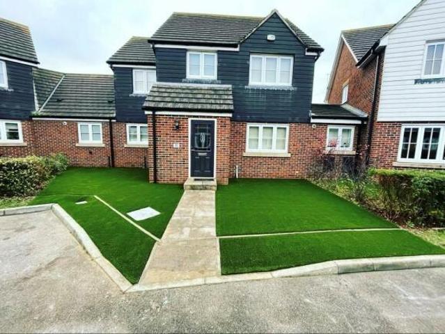 Kennard Way, Ashford, Ashford, TN24 4 bed detached house to rent £1,850 pcm £427 pw