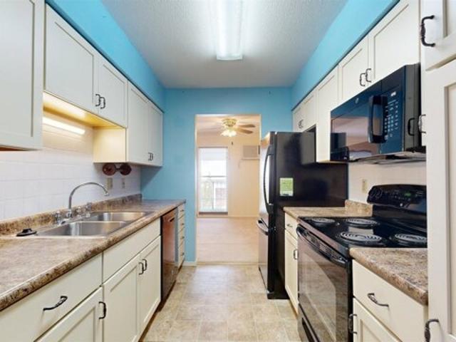 Kennedy Dr Apt,south Burlington, Condo For Sale
