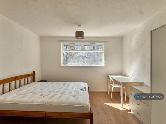 Kennedy Path, Glasgow, G4 2 bed flat to rent £1,220 pcm £282 pw
