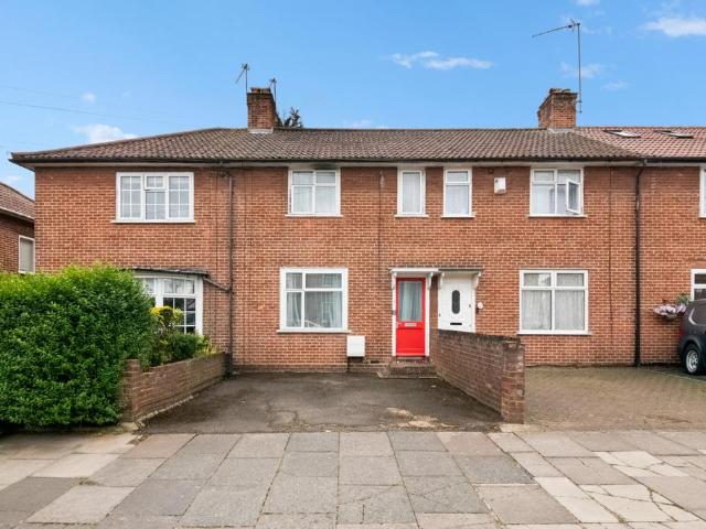 Kennedy Road, Hanwell, W7 3 bed house to rent £2,300 pcm £531 pw