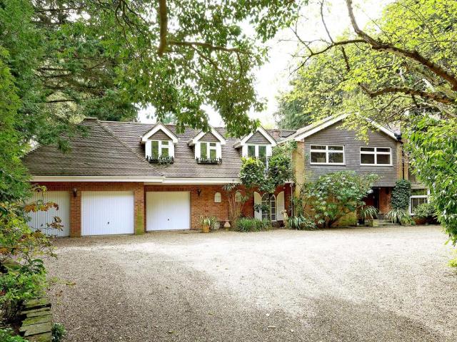Kennel Avenue, Ascot, Berkshire SL5 6 bed detached house to rent £9,000 pcm £2,077 pw