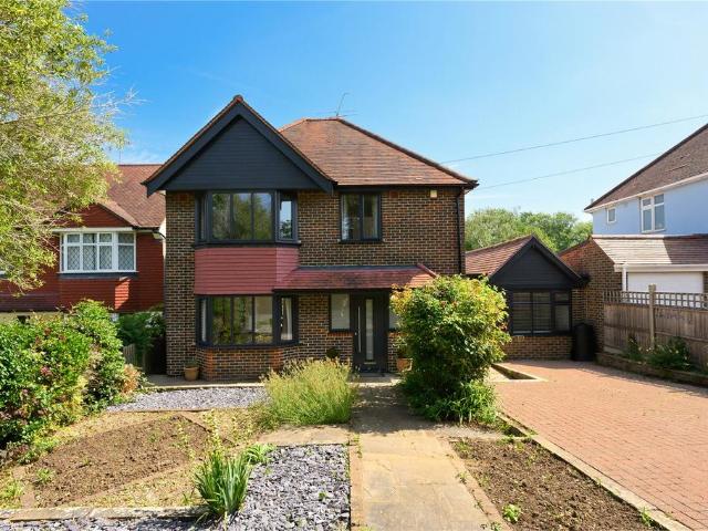Kennel Lane, Fetcham, Leatherhead. 4 bed detached house to rent £3,650 pcm £842 pw