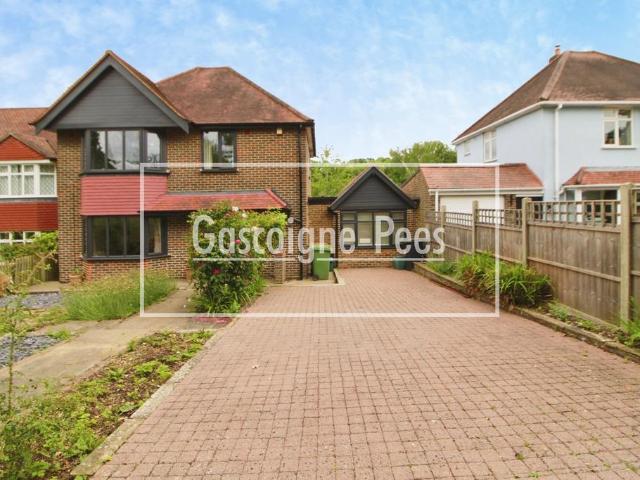Kennel Lane, Leatherhead, KT22 4 bed house to rent £3,650 pcm £842 pw