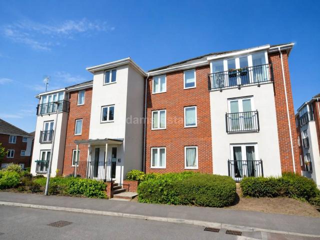 Kennet House, Regis Park Road RG6, 2 bed flat to rent, £1,500 pcm | PrimeLocation