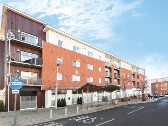 Kennet Island, Reading, RG2 1 bed apartment to rent £1,050 pcm £242 pw