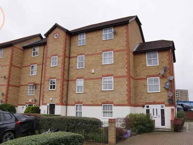 Kennet Square, Mitcham, Surrey CR4, 1 bed flat to rent, £1,500 pcm | PrimeLocation