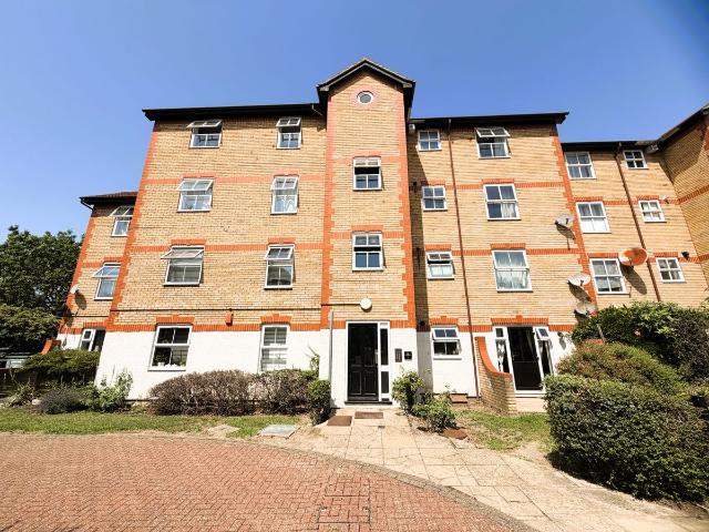 Kennet Square, Colliers Wood, London CR4, 1 bed flat to rent, £1,500 pcm | PrimeLocation
