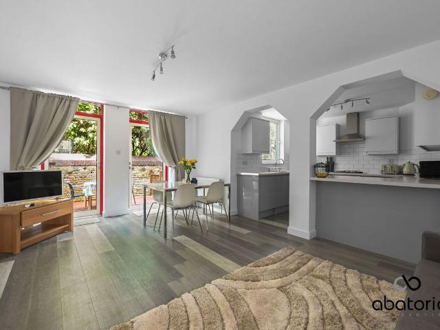 Kennet Street, Wapping E1W, 2 bed flat to rent, £2,900 pcm | PrimeLocation