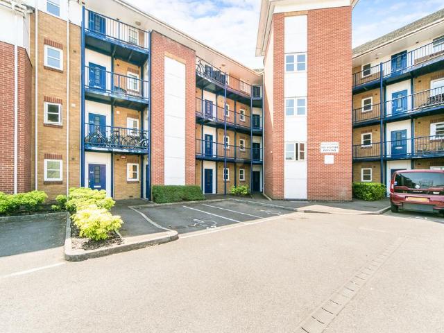 Kennet Walk, Reading, RG1 2 bed flat to rent £1,450 pcm £335 pw