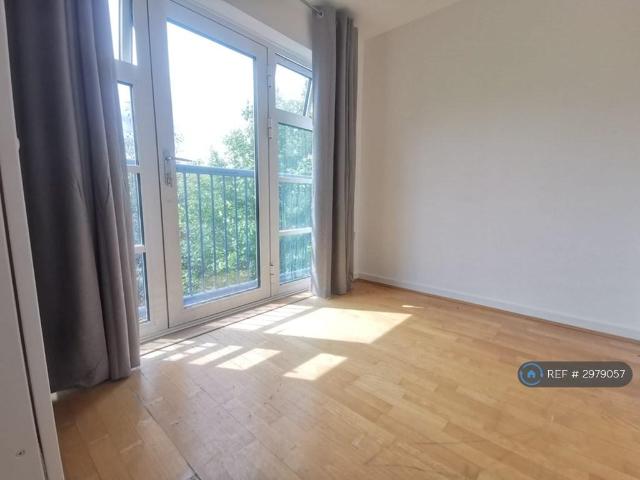 Kennet Walk, Reading, RG1 2 bed flat to rent £1,299 pcm £300 pw