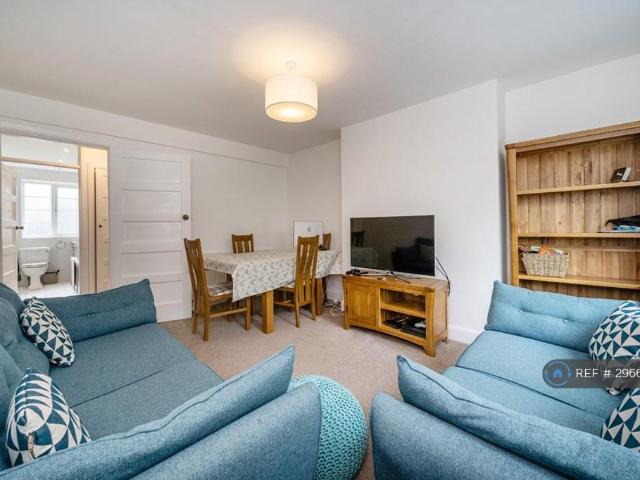 Kenneth Court, London, SE11 2 bed flat to rent £2,500 pcm £577 pw
