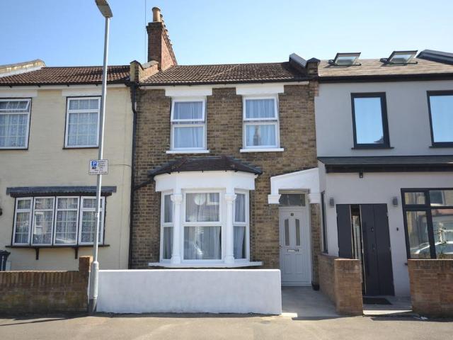 Kenneth Road, Chadwell Heath 4 bed terraced house to rent £2,350 pcm £542 pw