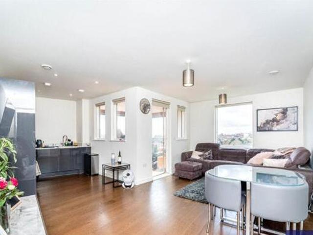 Kenneth Way, London, 2 Bedroom Flat