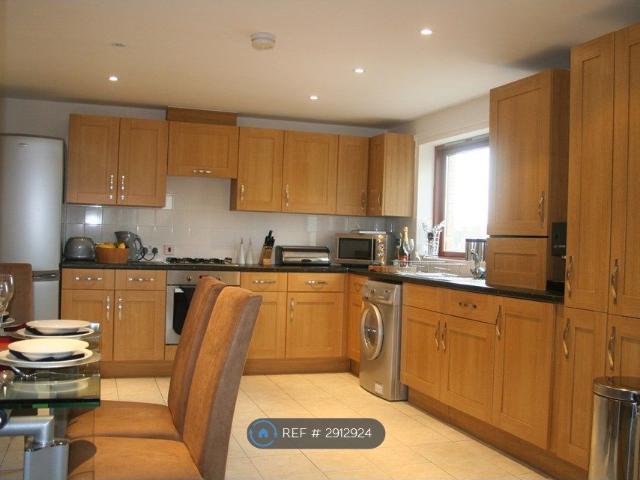 Kenninghall Road, London E5, 3 bed flat to rent, £3,500 pcm | PrimeLocation