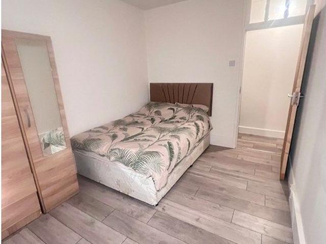Kennington Oval, London SE11, Room to rent, £800 pcm | PrimeLocation