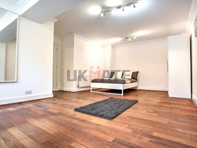 Kennington Lane, London SE11, 4 bed property to rent, £4,698 pcm | PrimeLocation