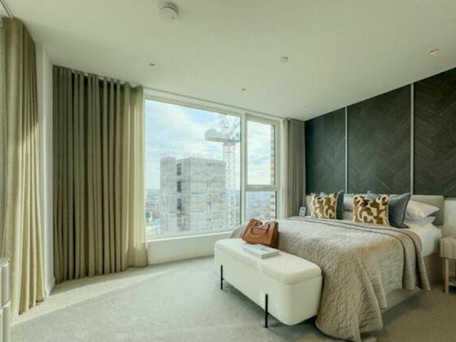 Kennington Lane, London, 3 Bedroom Apartment